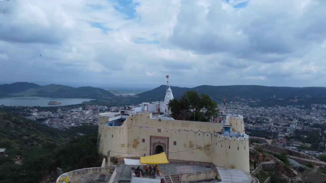 गढ़ गणेश मंदिर जयपुर जहां गणेश जी की पूजा बाल रूप में होती है: Garh ...