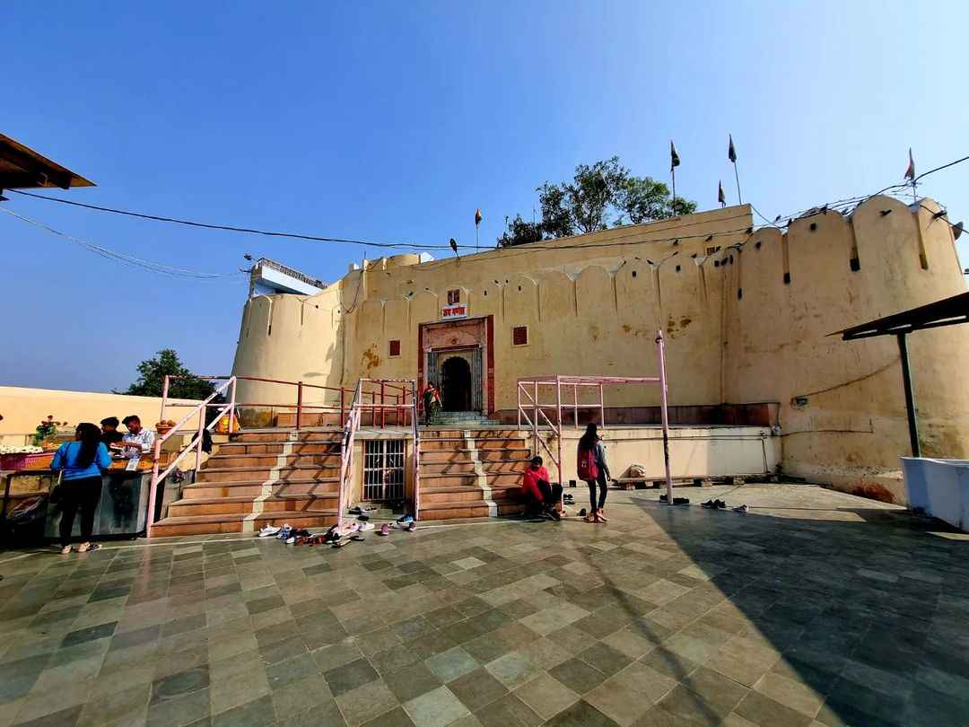 गढ़ गणेश मंदिर जयपुर जहां गणेश जी की पूजा बाल रूप में होती है: Garh ...