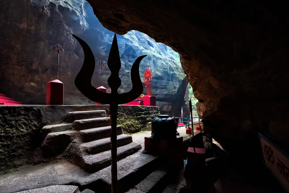 शिवजी का दूसरा घर है पचमढ़ी का जटा शंकर मंदिर, सम्पूर्ण जानकारी: Jata ...